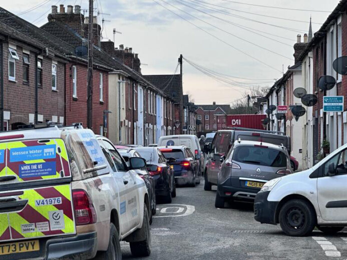 Traffic chaos in Salisbury as drivers discover Devizes Road is closed ...