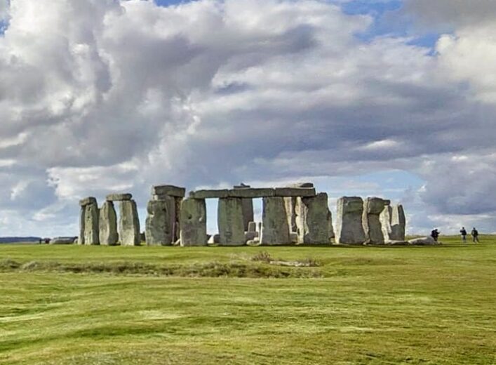 Stonehenge visitor numbers rose by 36% in 2023, new report shows ...