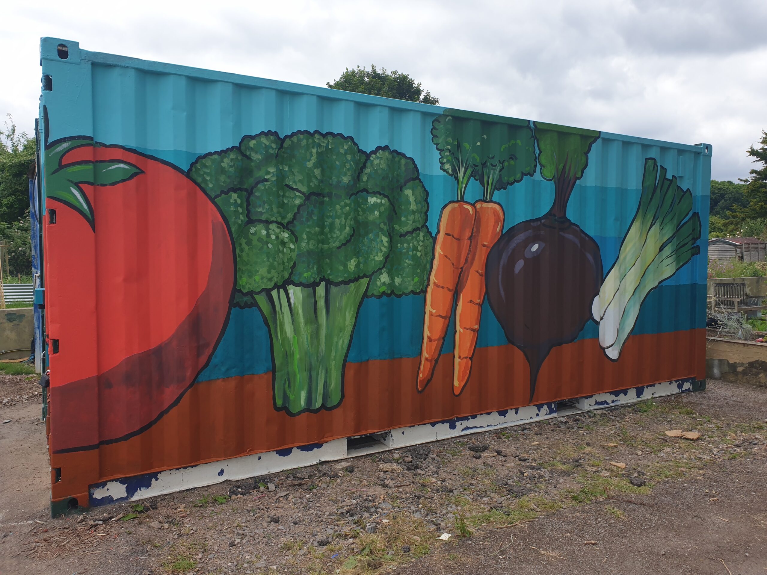 Salisbury artist helps cultivates community spirit with allotment mural ...